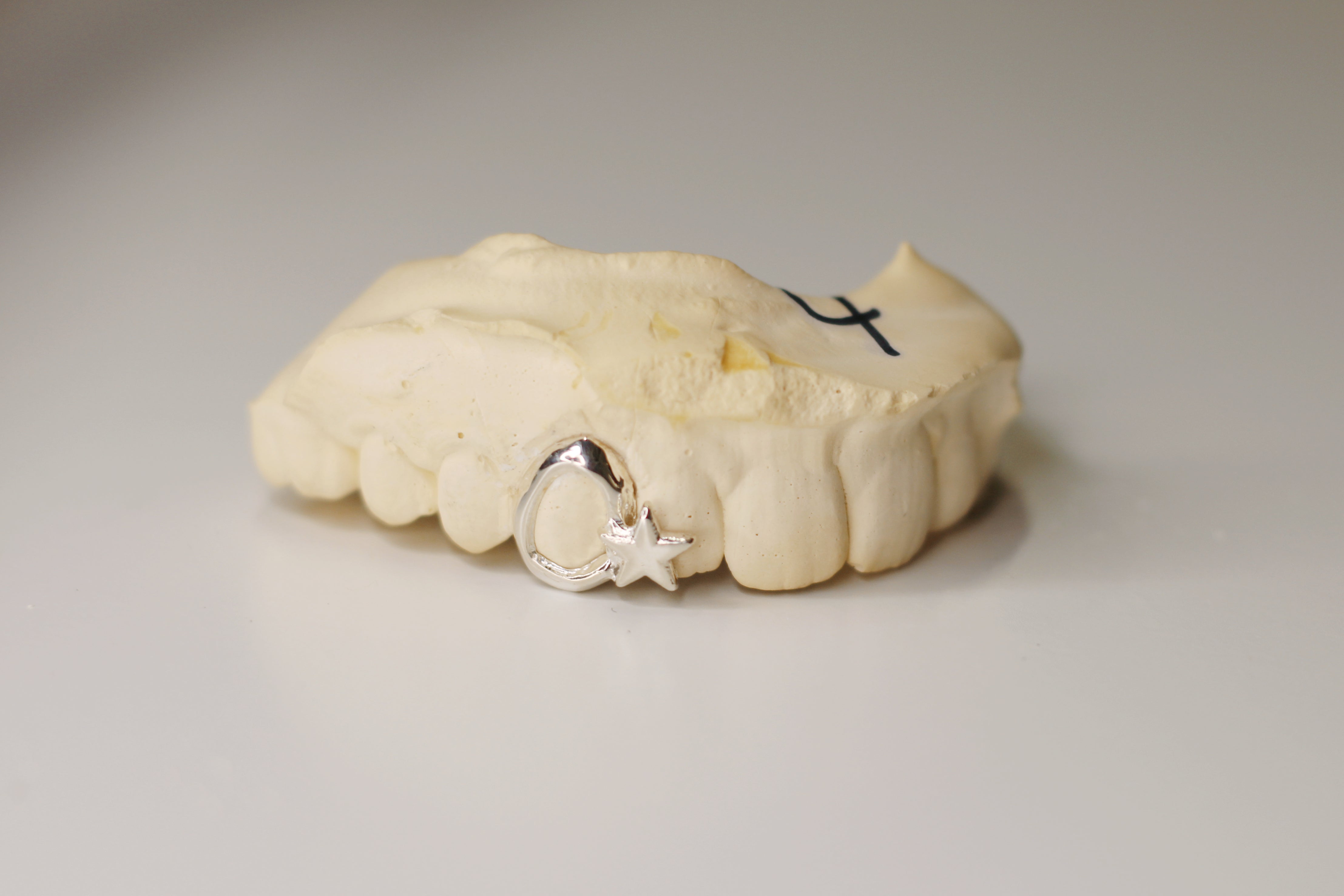 Grillz – kon.sen.suss